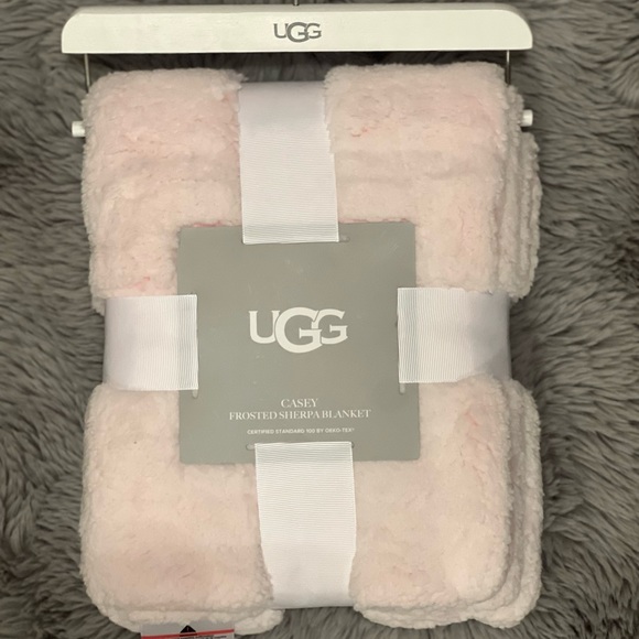 UGG | Bedding | Ugg Casey Frosted Sherpa Baby Blanket Pink Shell Ntw ...